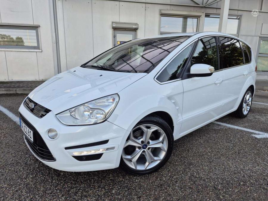 White Ford S-Max 2012 in Jonava, with an engine capacity of 2.20 L and mileage of 285 thousand km for 5999 €, photo 5 on AUTOMOTO.COM.LV
