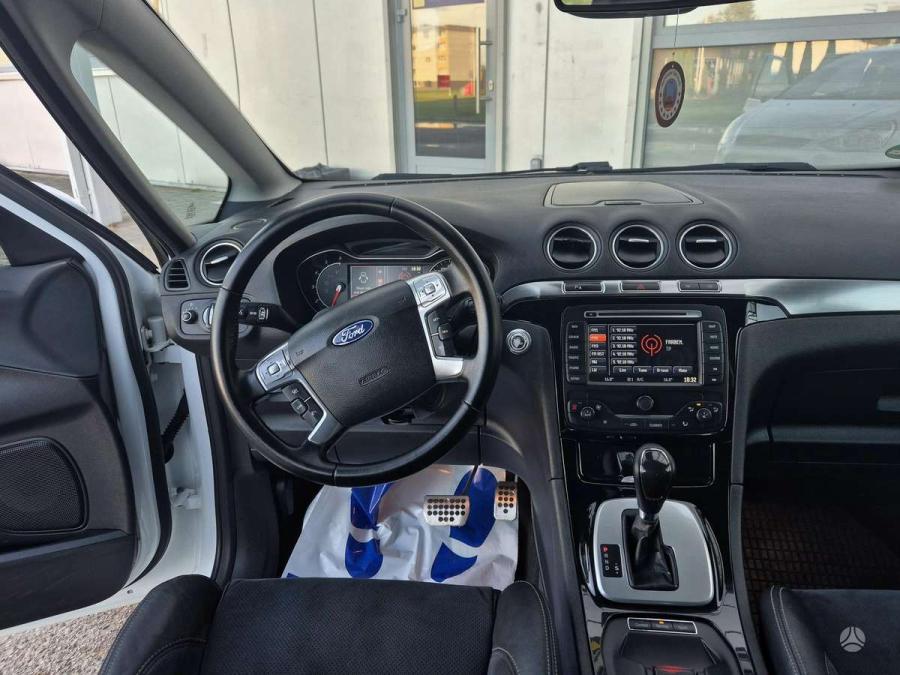 White Ford S-Max 2012 in Jonava, with an engine capacity of 2.20 L and mileage of 285 thousand km for 5999 €, photo 19 on AUTOMOTO.COM.LV