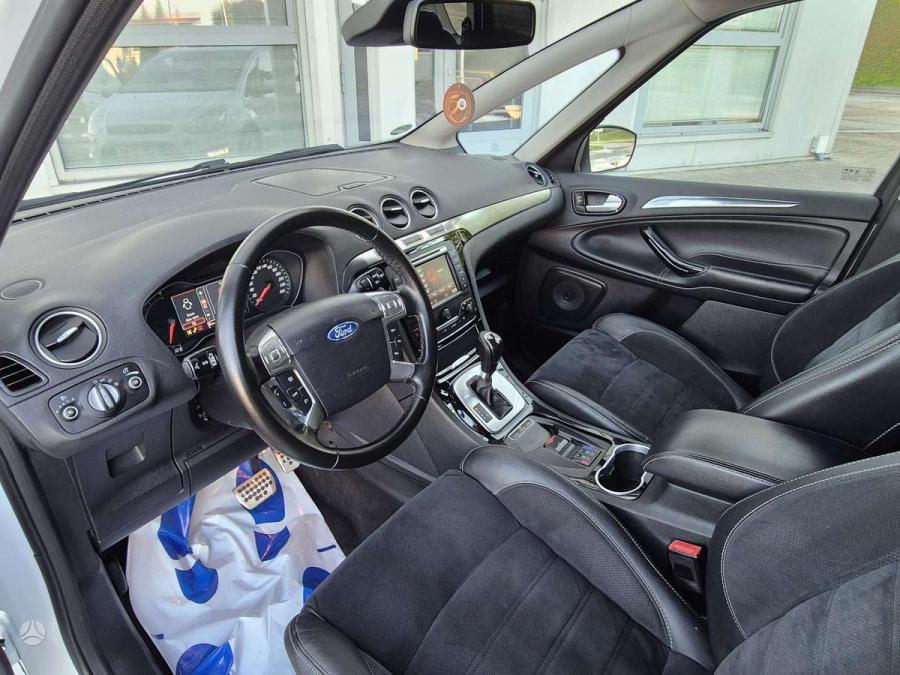 White Ford S-Max 2012 in Jonava, with an engine capacity of 2.20 L and mileage of 285 thousand km for 5999 €, photo 25 on AUTOMOTO.COM.LV