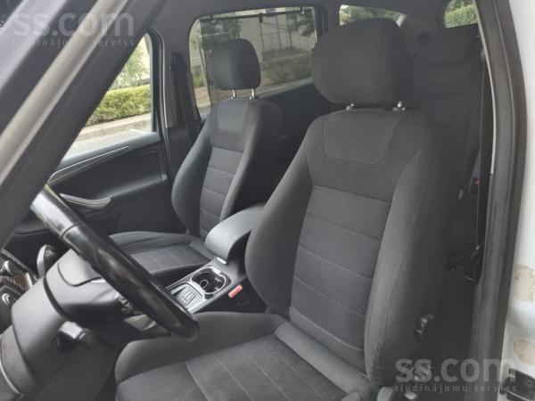 White Ford S-Max 2012 in Riga, with an engine capacity of 2.00 L and mileage of 223 thousand km for 4000 €, photo 10 on AUTOMOTO.COM.LV