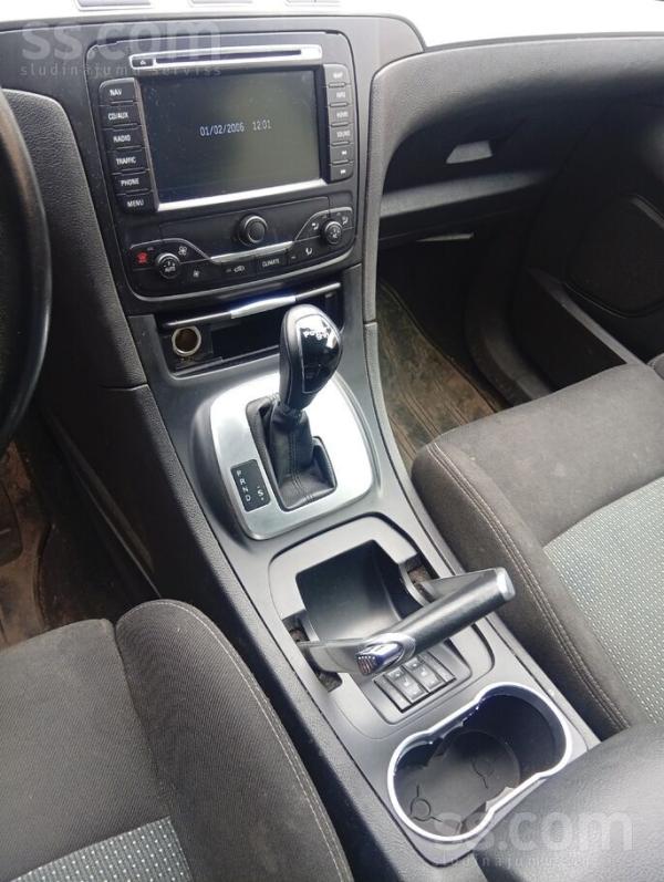 White Ford S-Max 2013 in Riga, with an engine capacity of 2.00 L and mileage of 260 thousand km for 3000 €, photo 8 on AUTOMOTO.COM.LV