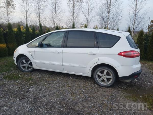 White Ford S-Max 2013 in Ventspils, with an engine capacity of 2.00 L and mileage of 364 thousand km for 1999 €, photo 1 on AUTOMOTO.COM.LV