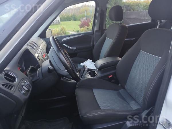 White Ford S-Max 2013 in Ventspils, with an engine capacity of 2.00 L and mileage of 364 thousand km for 1999 €, photo 8 on AUTOMOTO.COM.LV
