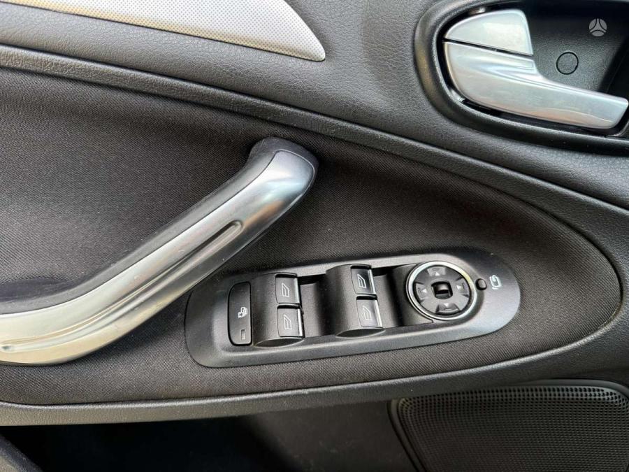 Balts Ford S-Max 2013 Šauļi, ar dzinēja tilpumu 2.00 L un nobraukumu 272 tūkst. km par 5500 €, foto 22 vietnē AUTOMOTO.COM.LV