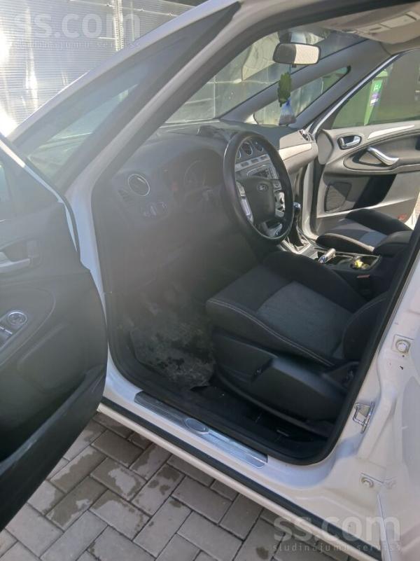 White Ford S-Max 2013 in Riga, with an engine capacity of 2.00 L and mileage of 363 thousand km for 2700 €, photo 7 on AUTOMOTO.COM.LV