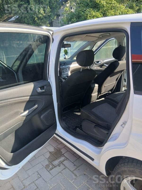 White Ford S-Max 2013 in Riga, with an engine capacity of 2.00 L and mileage of 363 thousand km for 2700 €, photo 8 on AUTOMOTO.COM.LV