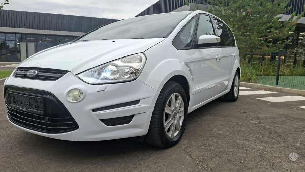 White Ford S-Max 2013 in Kaunas, with an engine capacity of 2.00 L and mileage of 318 thousand km for 4850 €, photo 1 on AUTOMOTO.COM.LV