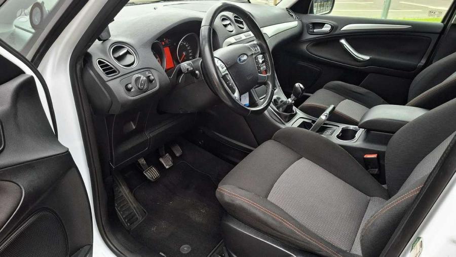 Balts Ford S-Max 2013 Kauņa, ar dzinēja tilpumu 2.00 L un nobraukumu 318 tūkst. km par 4850 €, foto 13 vietnē AUTOMOTO.COM.LV