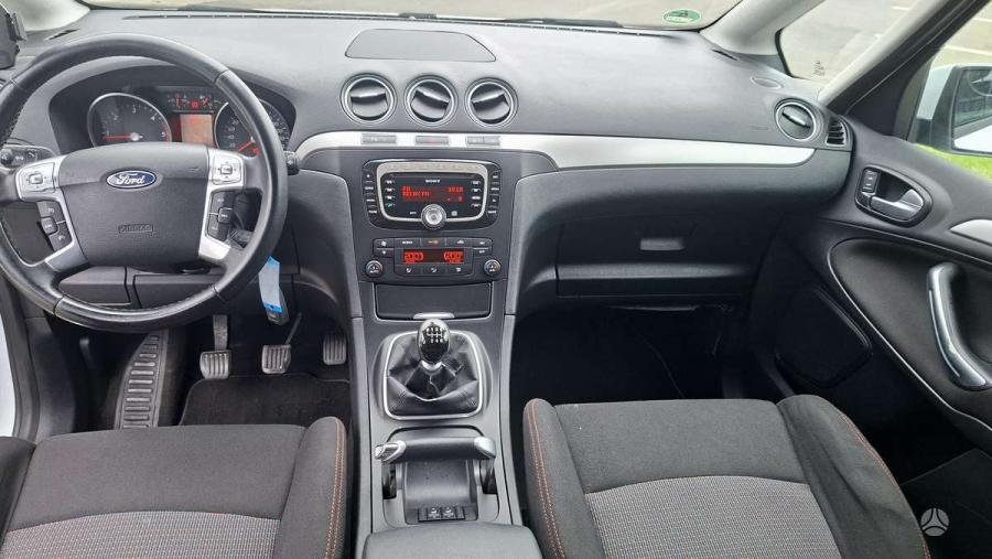 Balts Ford S-Max 2013 Kauņa, ar dzinēja tilpumu 2.00 L un nobraukumu 318 tūkst. km par 4850 €, foto 17 vietnē AUTOMOTO.COM.LV