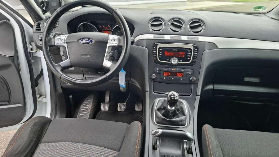 Balts Ford S-Max 2013 Kauņa, ar dzinēja tilpumu 2.00 L un nobraukumu 318 tūkst. km par 4850 €, foto 18 vietnē AUTOMOTO.COM.LV