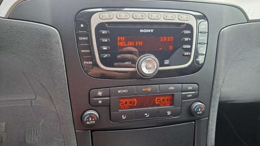 Balts Ford S-Max 2013 Kauņa, ar dzinēja tilpumu 2.00 L un nobraukumu 318 tūkst. km par 4850 €, foto 23 vietnē AUTOMOTO.COM.LV
