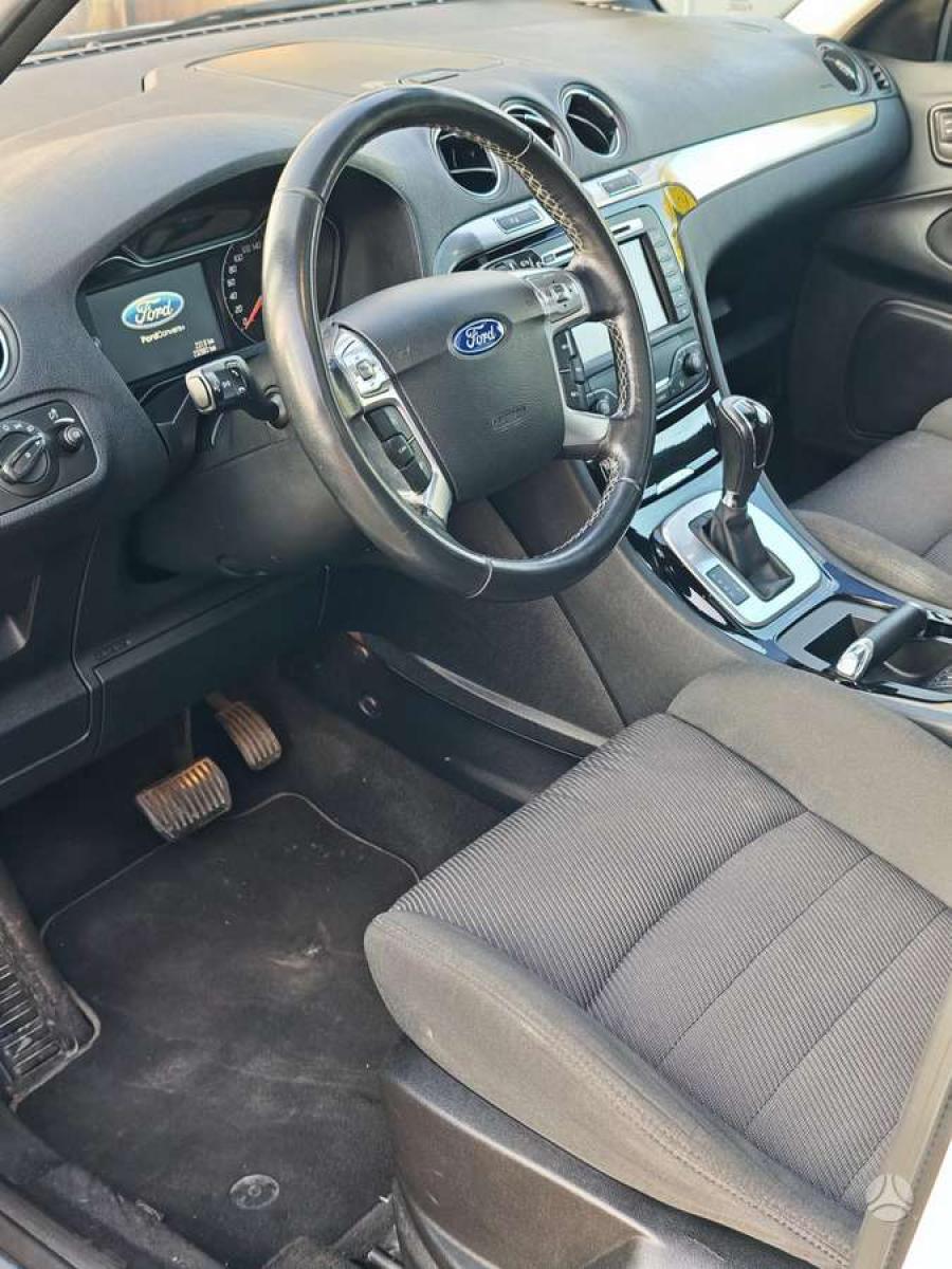 White Ford S-Max 2013 in Kaunas, with an engine capacity of 2.20 L and mileage of 232 thousand km for 5900 €, photo 9 on AUTOMOTO.COM.LV