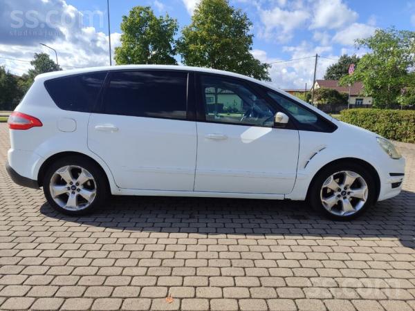 White Ford S-Max 2013 in Jelgava, with an engine capacity of 2.00 L and mileage of 304 thousand km for 4490 €, photo 4 on AUTOMOTO.COM.LV