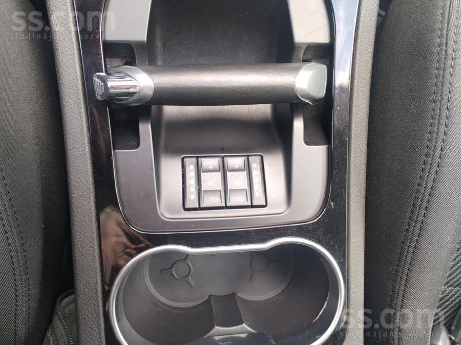 White Ford S-Max 2014 in Riga, with an engine capacity of 2.20 L and mileage of 229 thousand km for 4990 €, photo 17 on AUTOMOTO.COM.LV