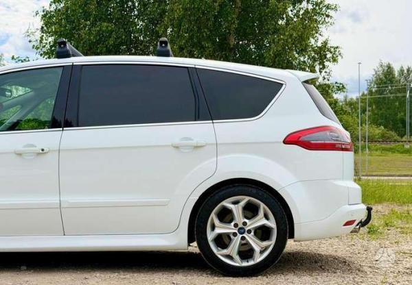 White Ford S-Max 2014 in Siauliai, with an engine capacity of 2.20 L and mileage of 290 thousand km for 8999 €, photo 8 on AUTOMOTO.COM.LV
