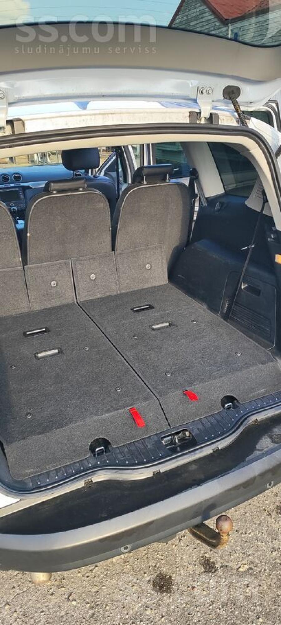 White Ford S-Max 2014 in Riga, with an engine capacity of 2.00 L and mileage of 260 thousand km for 6200 €, photo 8 on AUTOMOTO.COM.LV