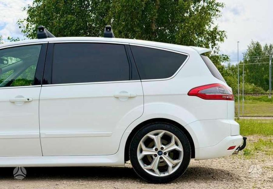 White Ford S-Max 2014 in Siauliai, with an engine capacity of 2.20 L and mileage of 290 thousand km for 8999 €, photo 9 on AUTOMOTO.COM.LV