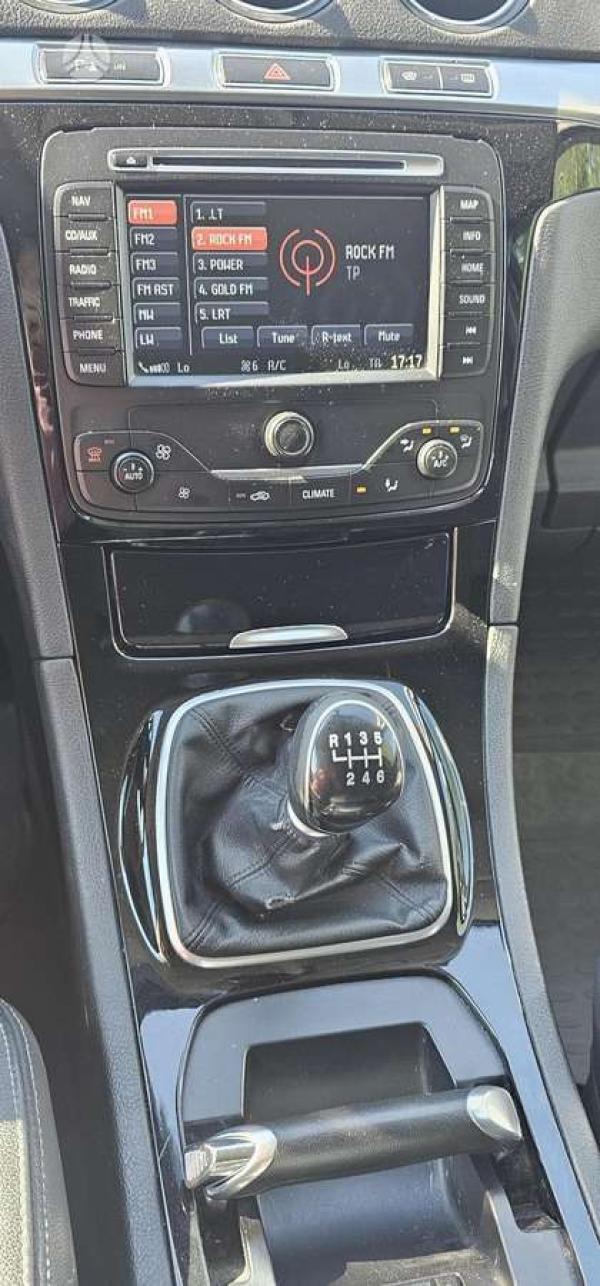 White Ford S-Max 2015 in Vilnius, with an engine capacity of 2.00 L and mileage of 260 thousand km for 4800 €, photo 4 on AUTOMOTO.COM.LV