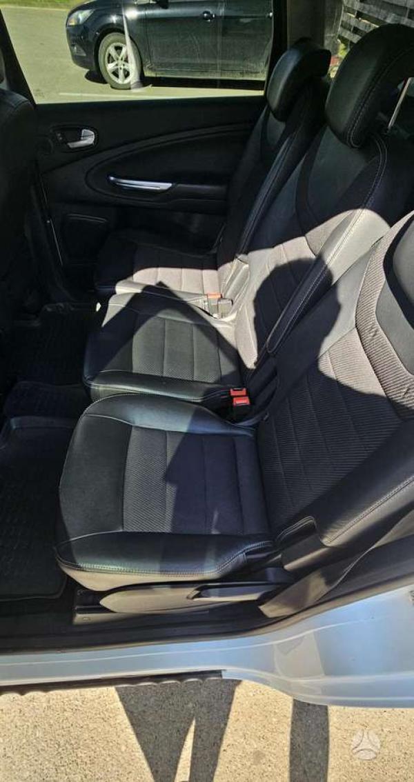 White Ford S-Max 2015 in Vilnius, with an engine capacity of 2.00 L and mileage of 260 thousand km for 4800 €, photo 9 on AUTOMOTO.COM.LV