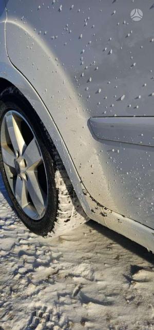 Balts Ford S-Max 2015 Viļņa, ar dzinēja tilpumu 2.00 L un nobraukumu 260 tūkst. km par 4800 €, foto 12 vietnē AUTOMOTO.COM.LV