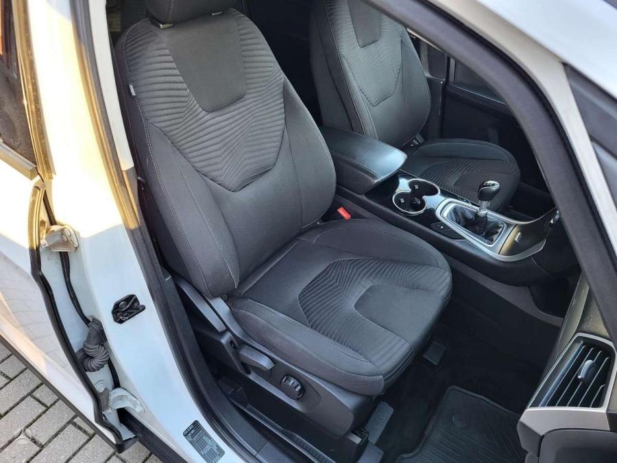 White Ford S-Max 2015 in Siauliai, with an engine capacity of 2.00 L and mileage of 215 thousand km for 5990 €, photo 19 on AUTOMOTO.COM.LV