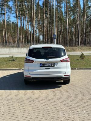White Ford S-Max 2017 in Riga, with an engine capacity of 2.00 L and mileage of 263 thousand km for 6900 €, photo 5 on AUTOMOTO.COM.LV
