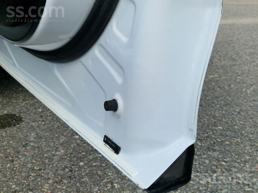 White Ford S-Max 2018 in Valmiera, with an engine capacity of 2.00 L and mileage of 219 thousand km for 7000 €, photo 12 on AUTOMOTO.COM.LV