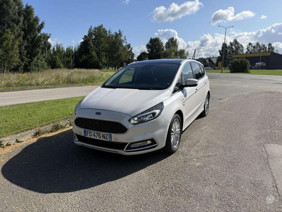 White Ford S-Max 2019 in Taurage, with an engine capacity of 2.00 L and mileage of 200 thousand km for 10500 €, photo 3 on AUTOMOTO.COM.LV