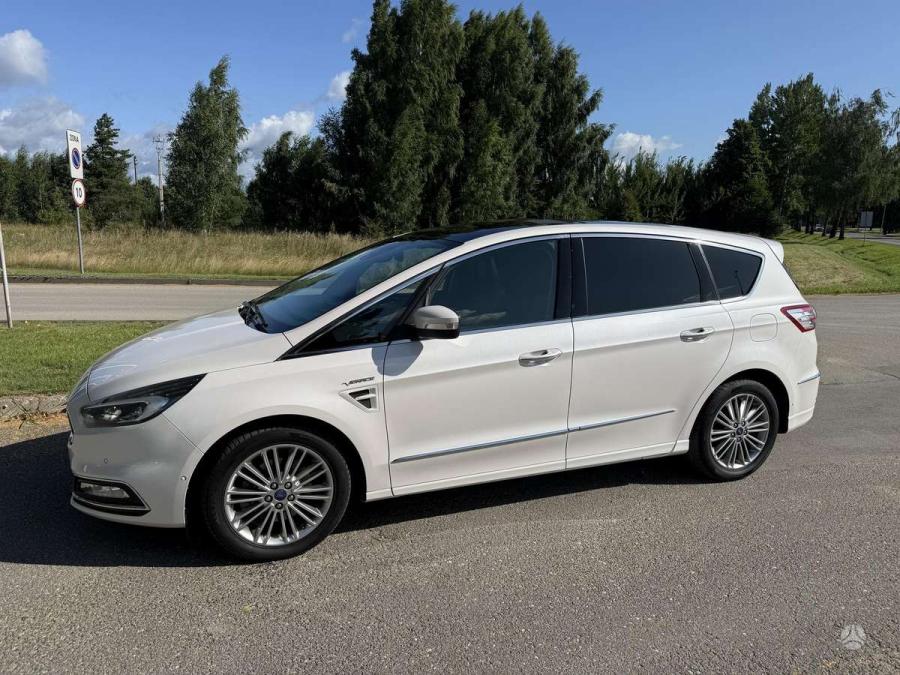 White Ford S-Max 2019 in Taurage, with an engine capacity of 2.00 L and mileage of 200 thousand km for 10500 €, photo 4 on AUTOMOTO.COM.LV