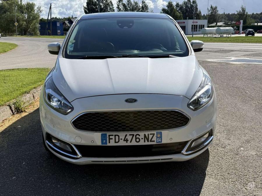 White Ford S-Max 2019 in Taurage, with an engine capacity of 2.00 L and mileage of 200 thousand km for 10500 €, photo 5 on AUTOMOTO.COM.LV