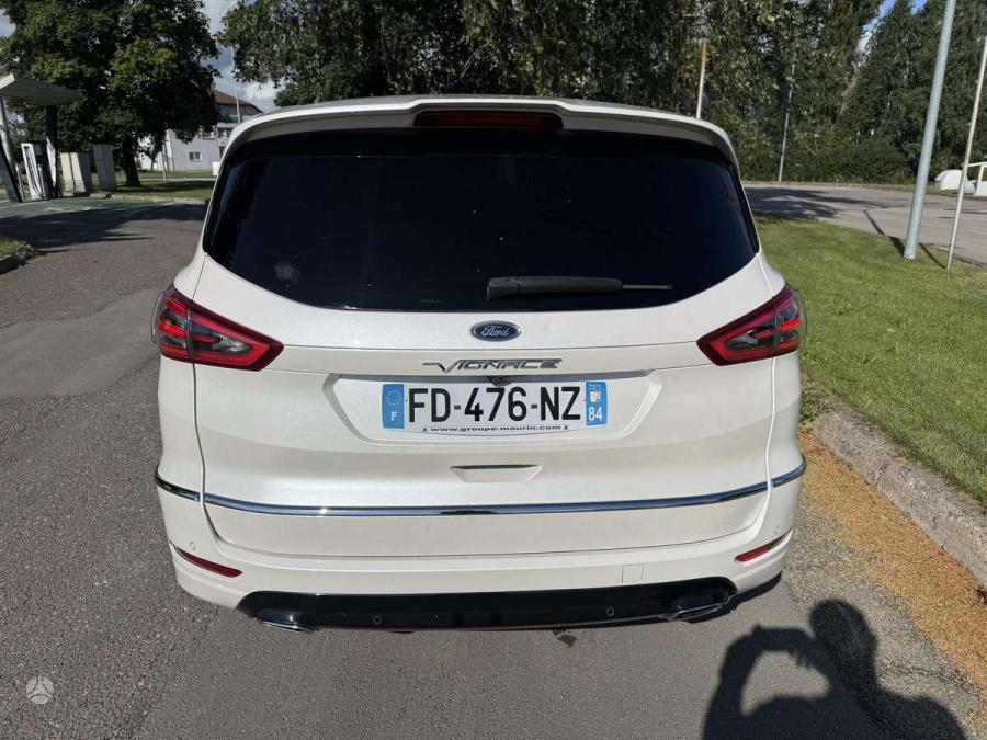 White Ford S-Max 2019 in Taurage, with an engine capacity of 2.00 L and mileage of 200 thousand km for 10500 €, photo 10 on AUTOMOTO.COM.LV