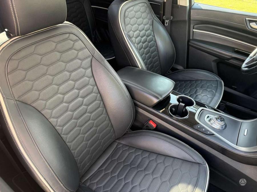 White Ford S-Max 2019 in Taurage, with an engine capacity of 2.00 L and mileage of 200 thousand km for 10500 €, photo 15 on AUTOMOTO.COM.LV