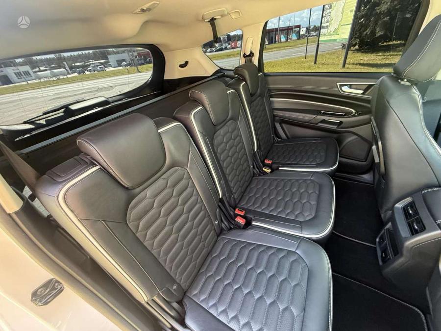 White Ford S-Max 2019 in Taurage, with an engine capacity of 2.00 L and mileage of 200 thousand km for 10500 €, photo 17 on AUTOMOTO.COM.LV