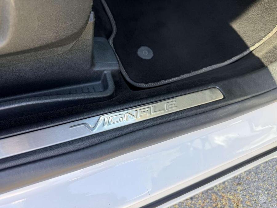 White Ford S-Max 2019 in Taurage, with an engine capacity of 2.00 L and mileage of 200 thousand km for 10500 €, photo 20 on AUTOMOTO.COM.LV