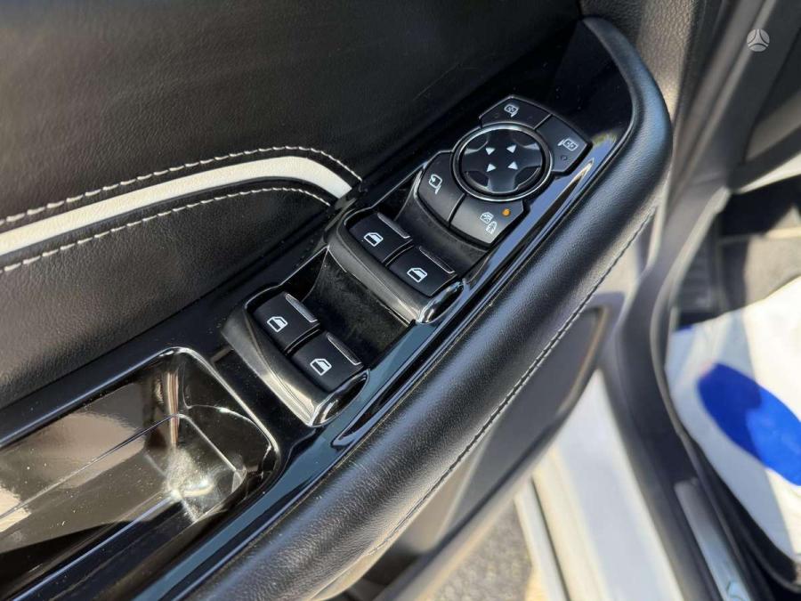 White Ford S-Max 2019 in Taurage, with an engine capacity of 2.00 L and mileage of 200 thousand km for 10500 €, photo 21 on AUTOMOTO.COM.LV