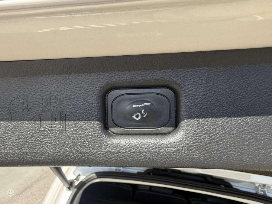 White Ford S-Max 2019 in Taurage, with an engine capacity of 2.00 L and mileage of 200 thousand km for 10500 €, photo 29 on AUTOMOTO.COM.LV
