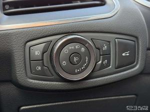 Balts Ford S-Max 2019 Tauragė, ar dzinēja tilpumu 2.00 L un nobraukumu 284 tūkst. km par 9900 €, foto 28 vietnē AUTOMOTO.COM.LV