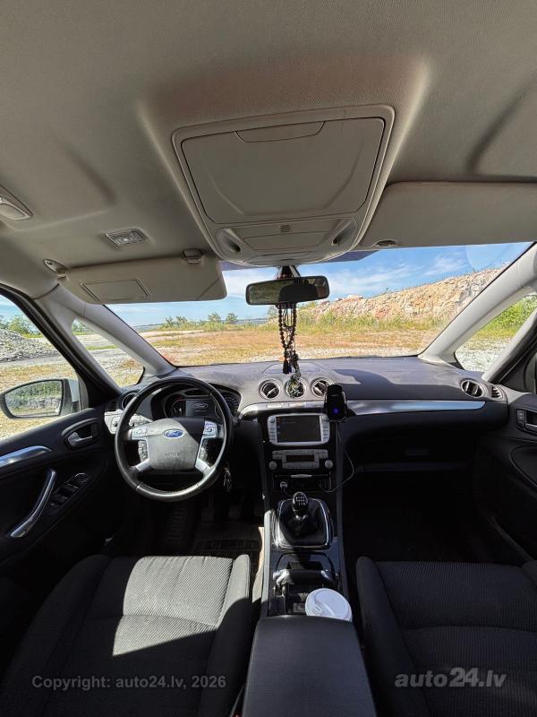 White Ford S-Max 2010 in Paldiski, with an engine capacity of 2.00 L and mileage of 301 thousand km for 6000 €, photo 6 on AUTOMOTO.COM.LV