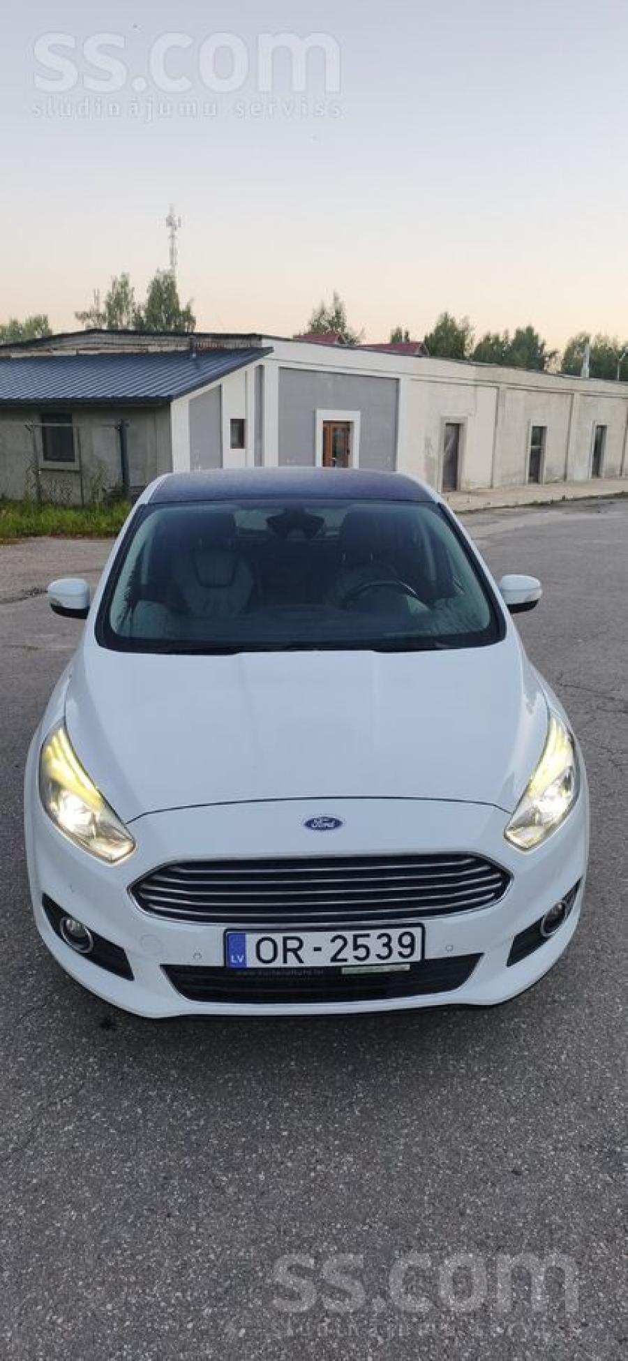 White Ford S-Max 2017 in Talsi, with an engine capacity of 2.00 L and mileage of 292 thousand km for 10700 €, photo 4 on AUTOMOTO.COM.LV