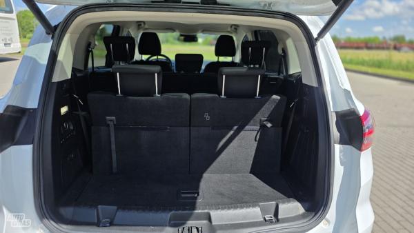White Ford S-Max 2018 in Plunge, with an engine capacity of 2.00 L and mileage of 240 thousand km for 11800 €, photo 5 on AUTOMOTO.COM.LV