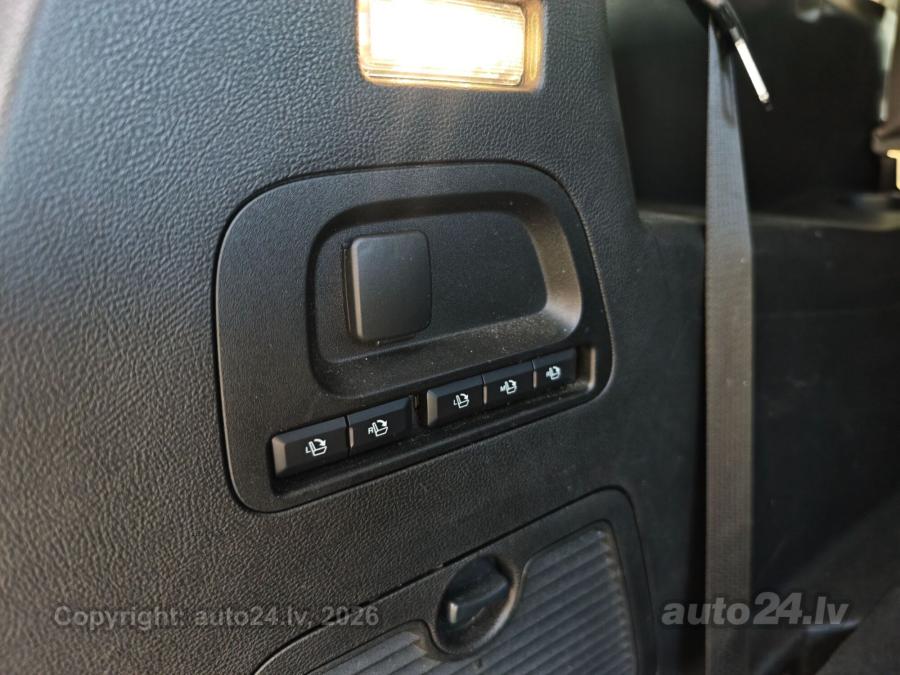 Balts Ford S-Max 2020 Tallina, ar dzinēja tilpumu 2.00 L un nobraukumu 176 tūkst. km par 16500 €, foto 19 vietnē AUTOMOTO.COM.LV