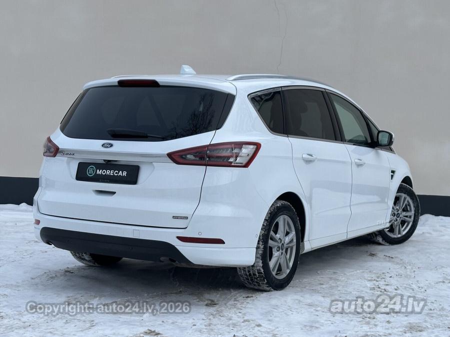 White Ford S-Max 2022 in Riga, with an engine capacity of 0.00 L and mileage of 133 thousand km for 22500 €, photo 5 on AUTOMOTO.COM.LV