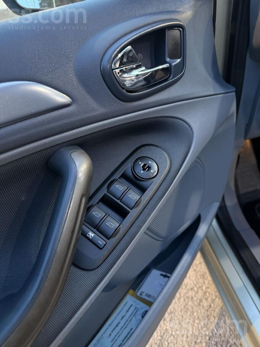 Dzeltens Ford S-Max 2006 Rīga, ar dzinēja tilpumu 2.00 L un nobraukumu 262 tūkst. km par 2495 €, foto 20 vietnē AUTOMOTO.COM.LV