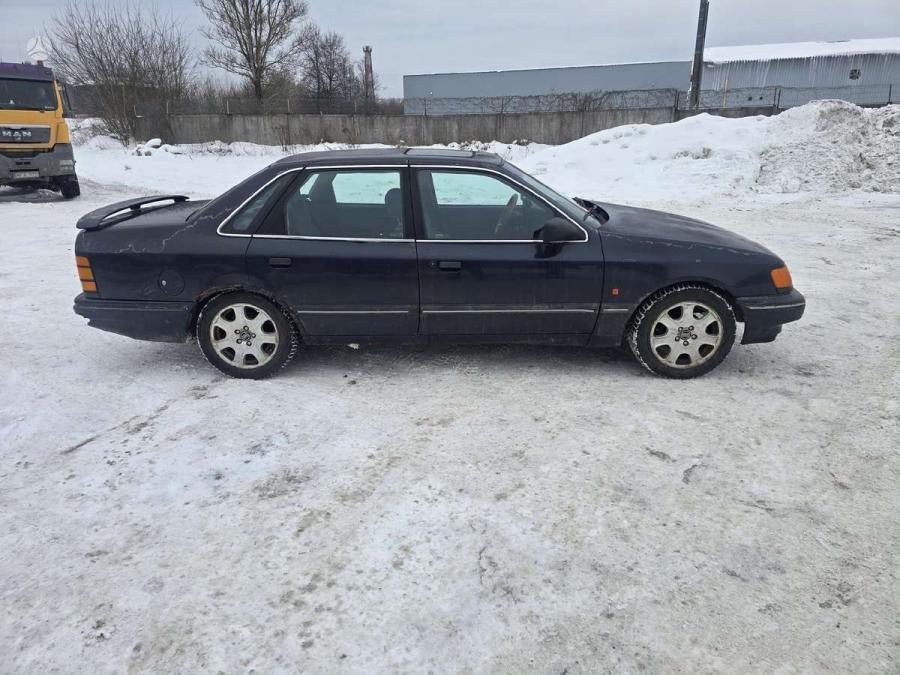 Zils Ford Scorpio 1990 Viļņa, ar dzinēja tilpumu 2.00 L un nobraukumu 260 tūkst. km par 1000 €, foto 2 vietnē AUTOMOTO.COM.LV