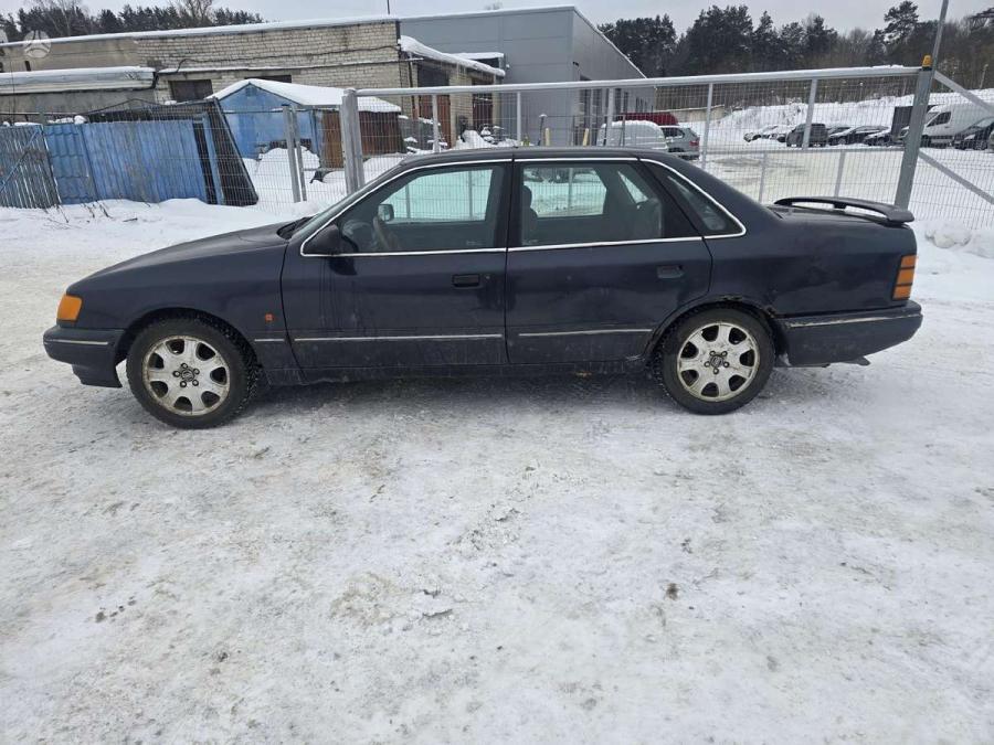 Zils Ford Scorpio 1990 Viļņa, ar dzinēja tilpumu 2.00 L un nobraukumu 260 tūkst. km par 1000 €, foto 5 vietnē AUTOMOTO.COM.LV