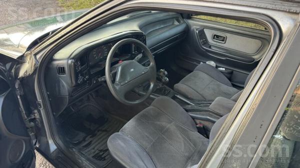 Blue Ford Scorpio 1990 in Riga, with an engine capacity of 2.00 L and mileage of 291 thousand km for 2500 €, photo 7 on AUTOMOTO.COM.LV