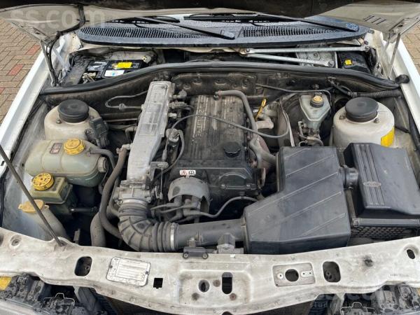 White Ford Scorpio 1993 in Riga, with an engine capacity of 2.00 L and mileage of 231 thousand km for 2400 €, photo 6 on AUTOMOTO.COM.LV
