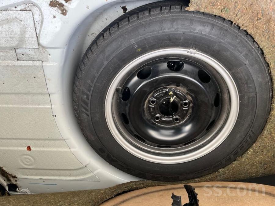 Balts Ford Scorpio 1993 Rīga, ar dzinēja tilpumu 2.00 L un nobraukumu 231 tūkst. km par 2400 €, foto 14 vietnē AUTOMOTO.COM.LV