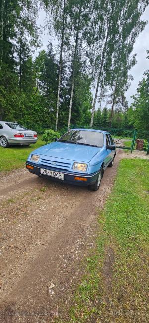 Zils Ford Sierra 1983 Valga, ar dzinēja tilpumu 2.00 L un nobraukumu 37 tūkst. km par 2350 €, foto  vietnē AUTOMOTO.COM.LV