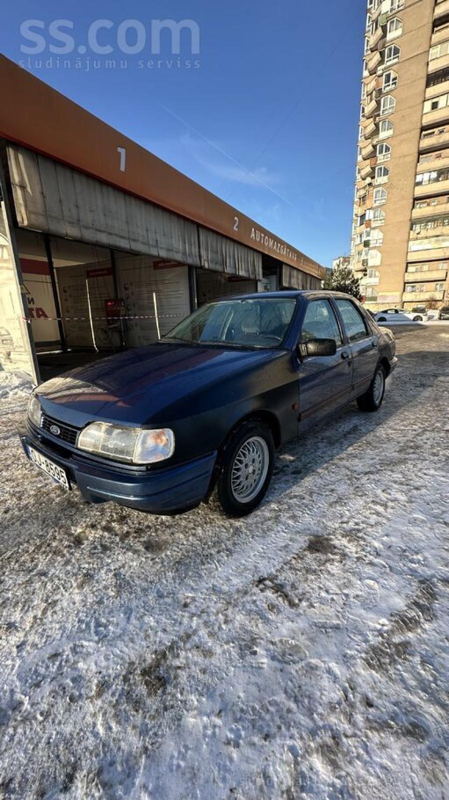 Blue Ford Sierra 1992 in Riga, with an engine capacity of 2.00 L and mileage of 163 thousand km for 2400 €, photo 3 on AUTOMOTO.COM.LV